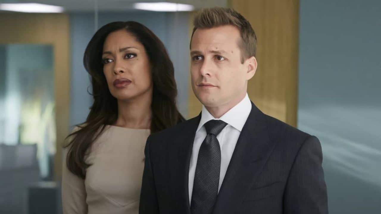 TODO FÃ de SUITS precisa assistir essa série
